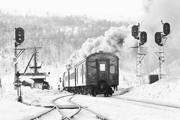 国鉄 宗谷本線 音威子府駅撮り C55 47号機 321列車 給水 出発