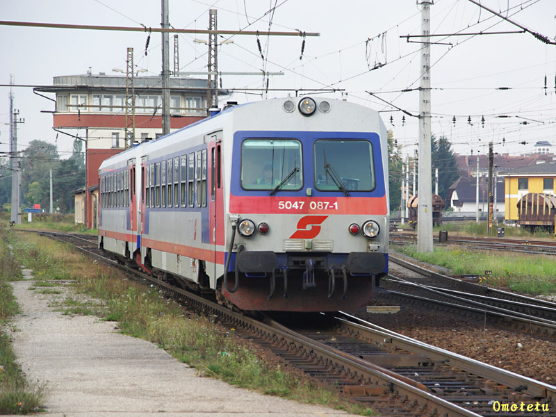 OeBB DMU class 5047 approaches at Wels with local service train.